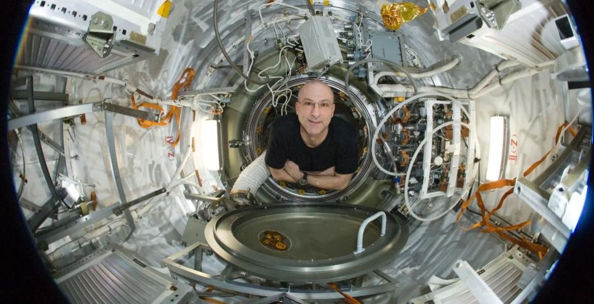 Astronaut alum Don Pettit arrives at International Space Station ...